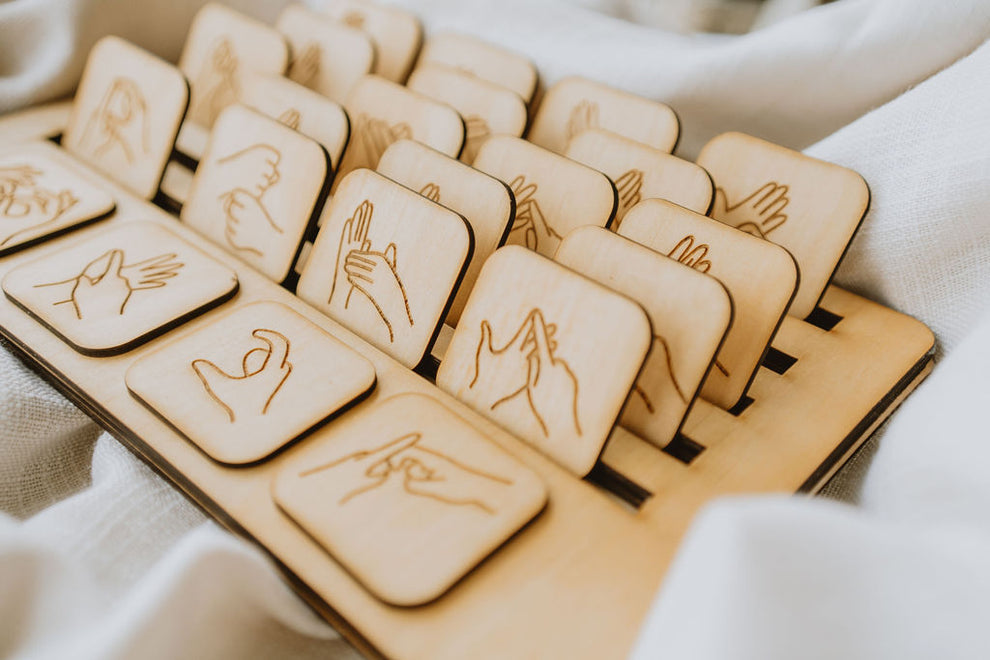 Auslan Letters Board Game – Auslan on Pine